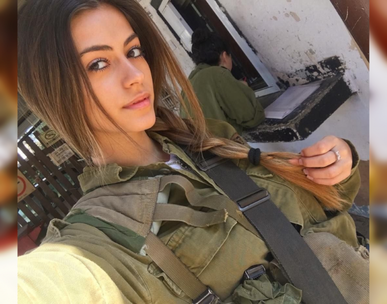 Gorgeous Girls in Uniforms: A Visual Delight in 30 Frames - URAPRESS